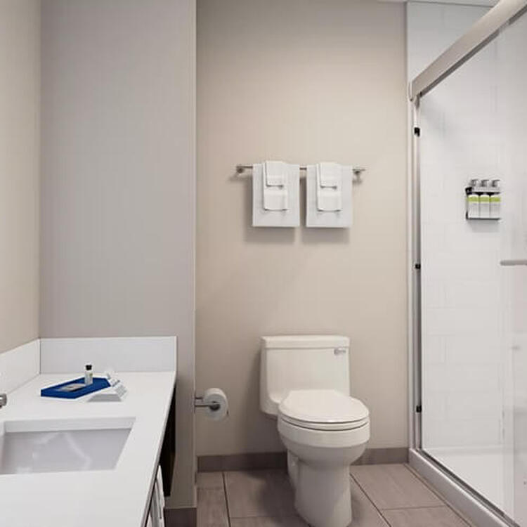 HOLIDAY INN EXPRESS - COURTENAY COMOX • Spaciz Design Company Inc ...